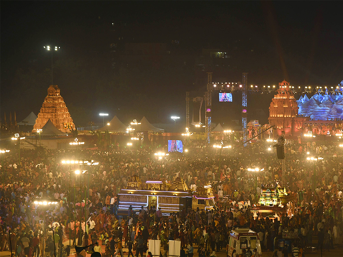 హైదరాబాద్‌ : కోటి దీపోత్సవం కార్యక్రమంలో ప్రధాని నరేంద్ర మోడీ (ఫొటోలు) | PM Narendra Modi ...